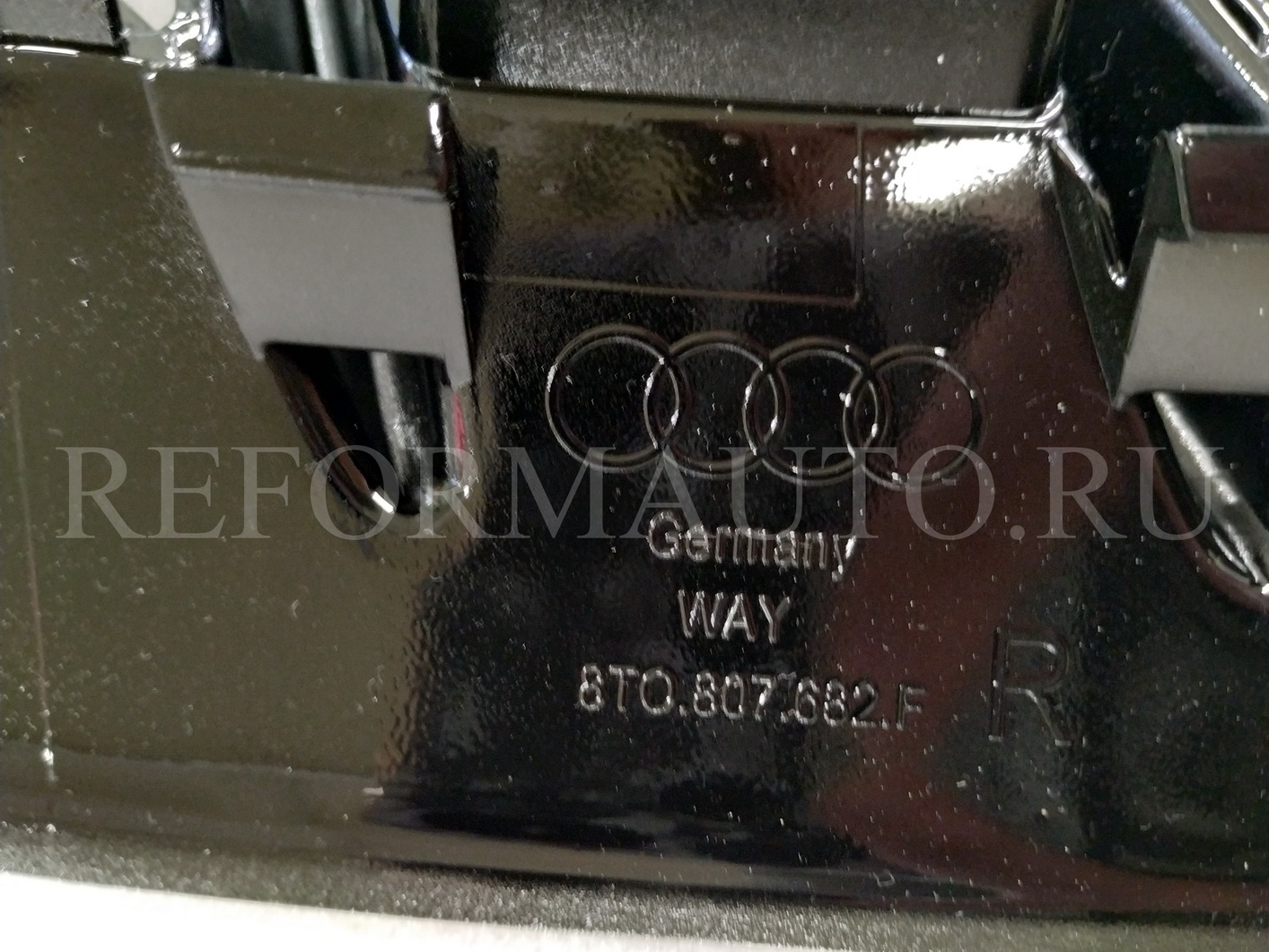 8T0807682FT94 купить запчасть по низкой цене